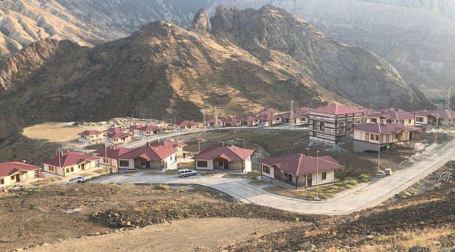 Yusufeli'nde İşhan köyünün yeni yerleşim yerine taşınma süreci başladı ... Yusufeli'nde İşhan köyünün yeni yerleşim yerine taşınma süreci başladı ...